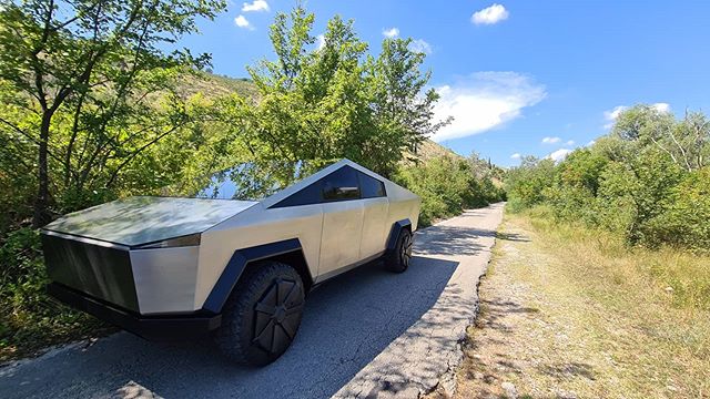 Një kompani në Bosnje ndërton një kopje të Tesla Cybertruck - PCWorld ... Një kompani në Bosnje ndërton një kopje të Tesla Cybertruck - PCWorld ...